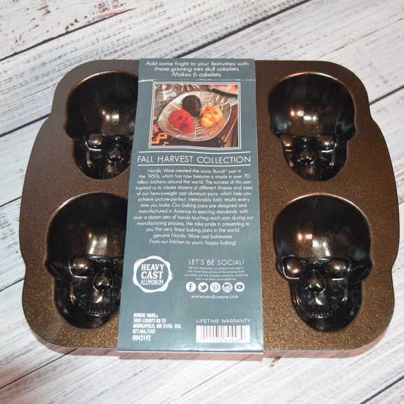 Nordic Ware | Kitchen | New Nordic Ware Haunted Skull Cakelet Pan 6 ...
